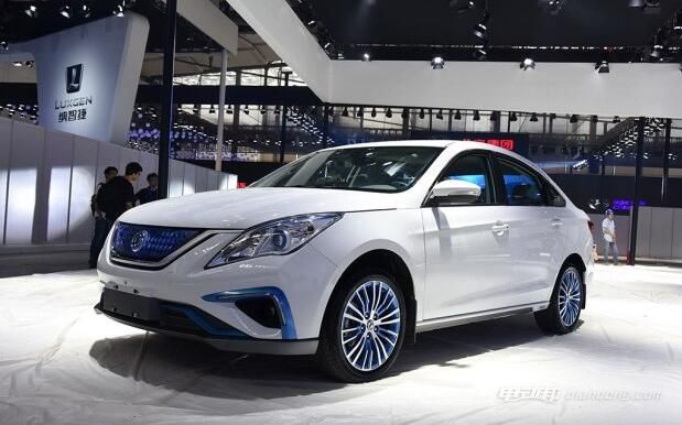 东风风行景逸S50 EV续航及图片介绍