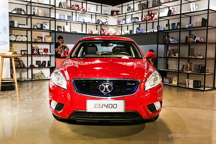 15.89万值得买吗？6大角度解析北汽EU400的图强之道