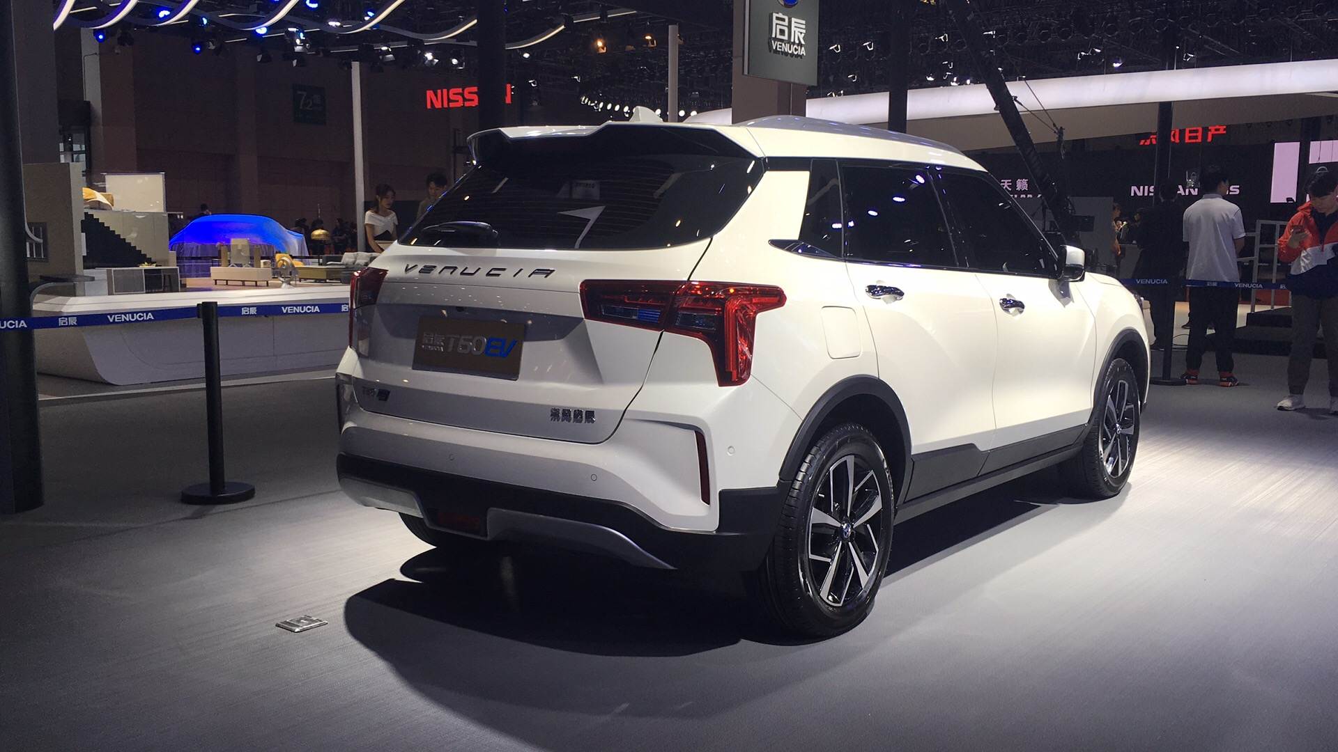 启辰 D60EV、T60EV 和 e30 和概念车The V亮相上海车展-车神榜