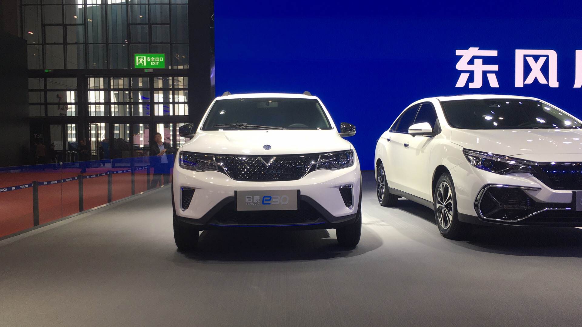 启辰 D60EV、T60EV 和 e30 和概念车The V亮相上海车展-车神榜