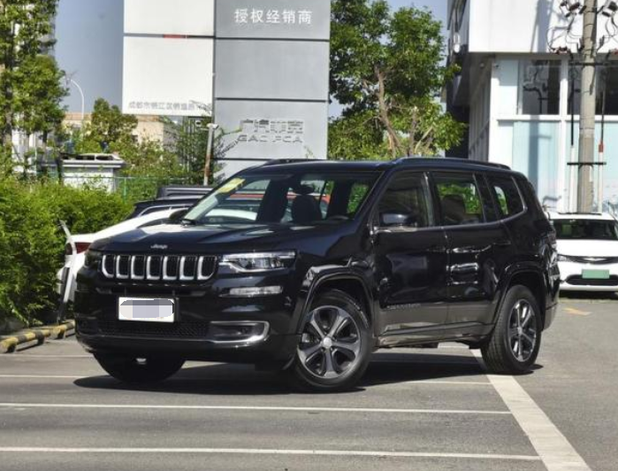 广汽菲克JEEP指挥官PHEV，定位中型SUV，最长续航900km