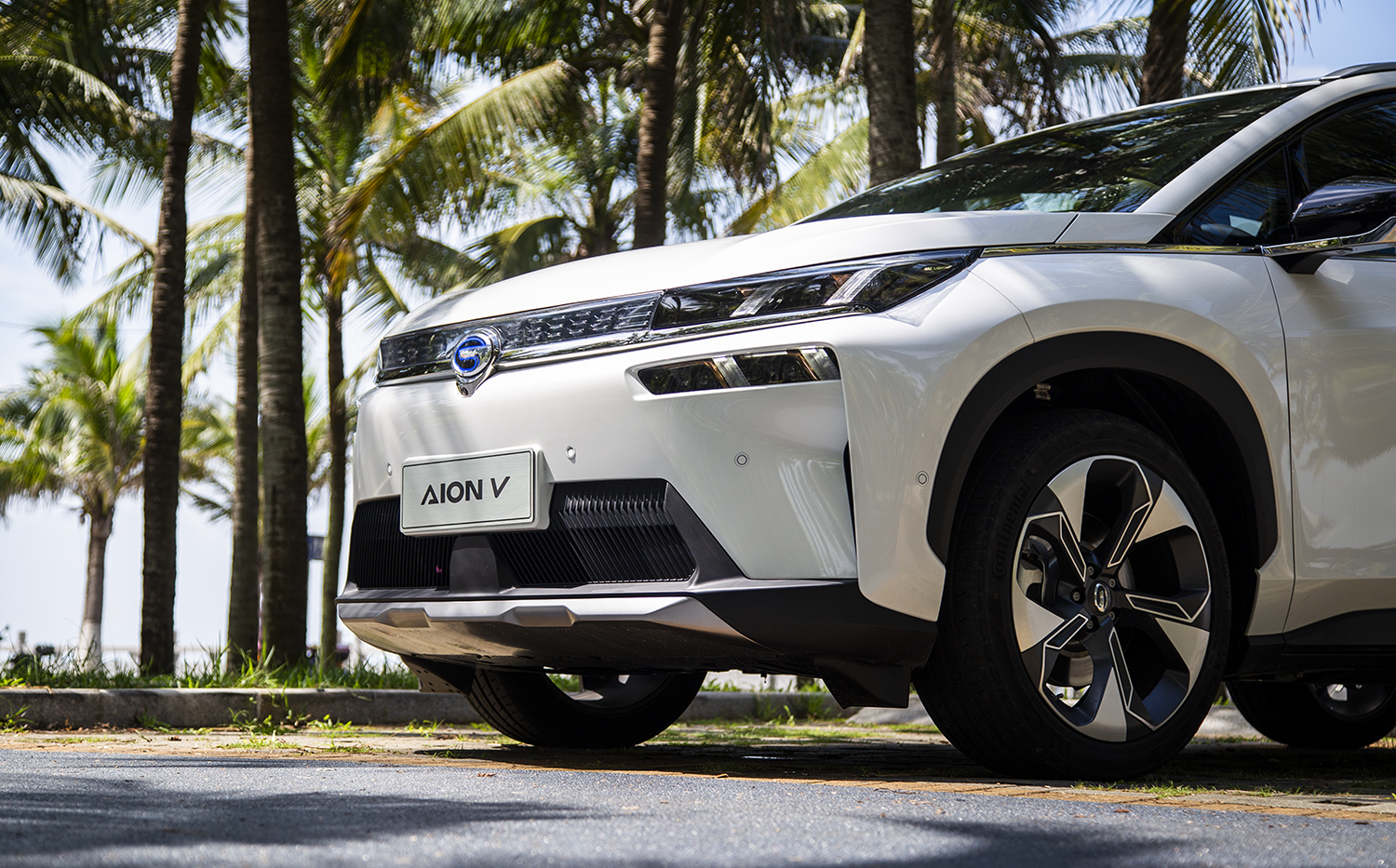 集机甲风、大空间、5G网络、L3自动驾驶于一身 体验广汽新能源Aion V