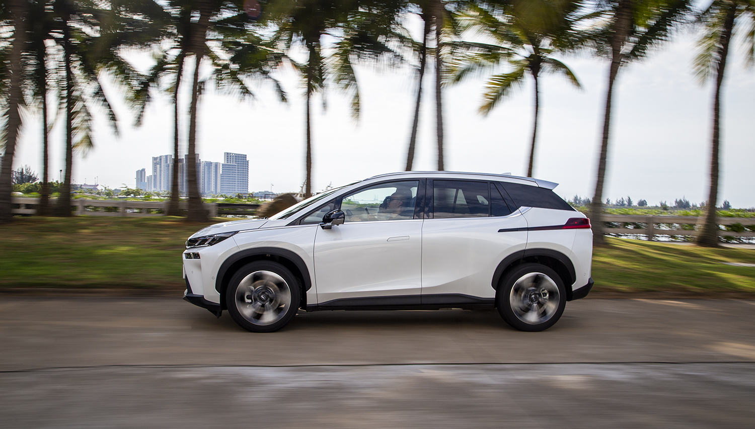 集机甲风、大空间、5G网络、L3自动驾驶于一身 体验广汽新能源Aion V