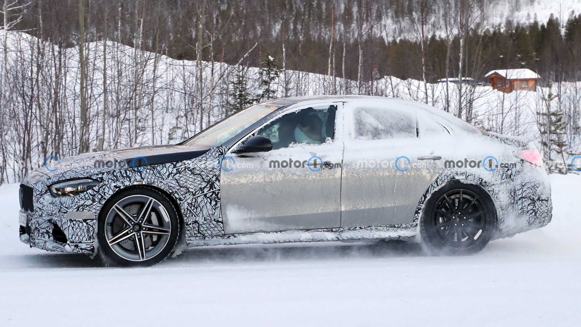 告别V8/配2.0T+电动机组合 梅赛德斯-AMG C63谍照曝光