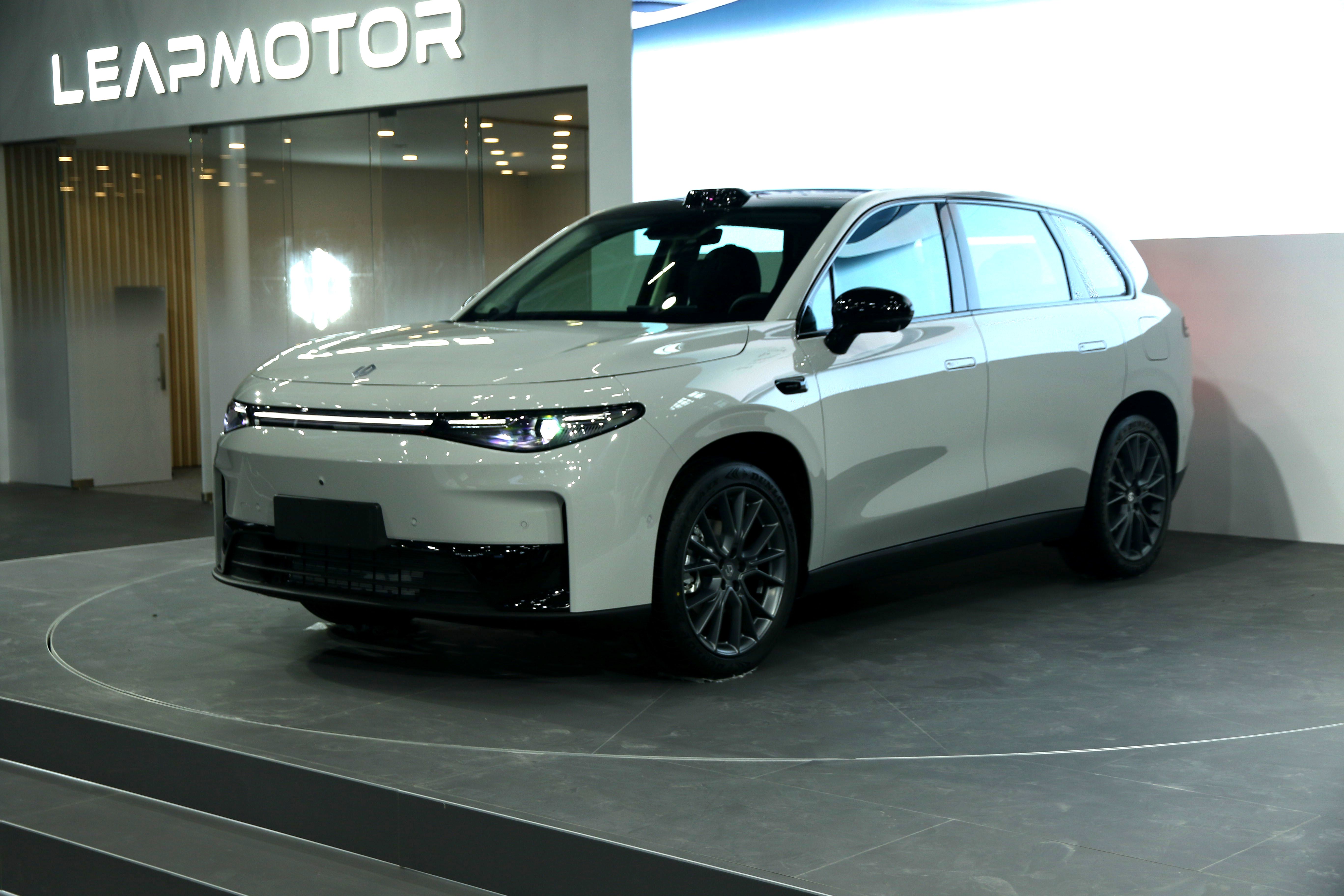 2023广州车展：零跑C10国内首秀，搭载激光雷达，配800V+4C快充！