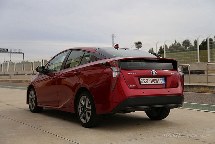 丰田新普锐斯国内实车曝光百公里油耗仅3.7L