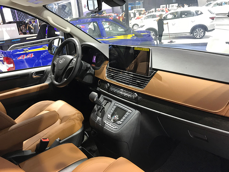 国产7座纯电动MPV 上汽大通2019款EG10首发亮相_易车